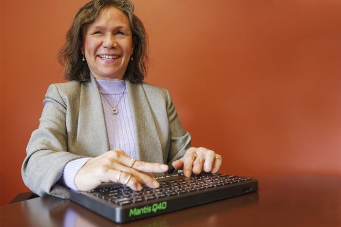 Mantis Q40 Braille Keyboard – QWERTY & 40-Cell Display